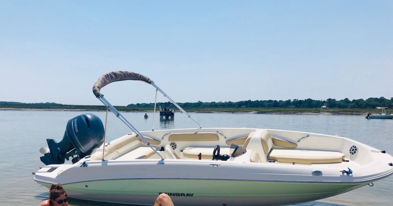 19' Stingray Deck Boat | Hilton Head Boat Rentals